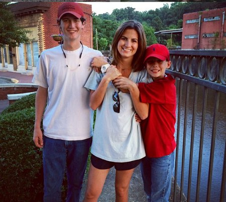 ¿Quién es Kaitlan Collins? Detalles sobre sus padres, hermanos ...