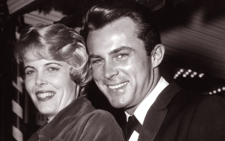 Biografía de Alexis Knapp; Detalles sobre padres y hermanos - Biografía