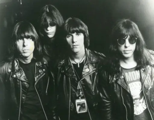 Los Ramones 10 mejores canciones de todos los tiempos - Far Out ...